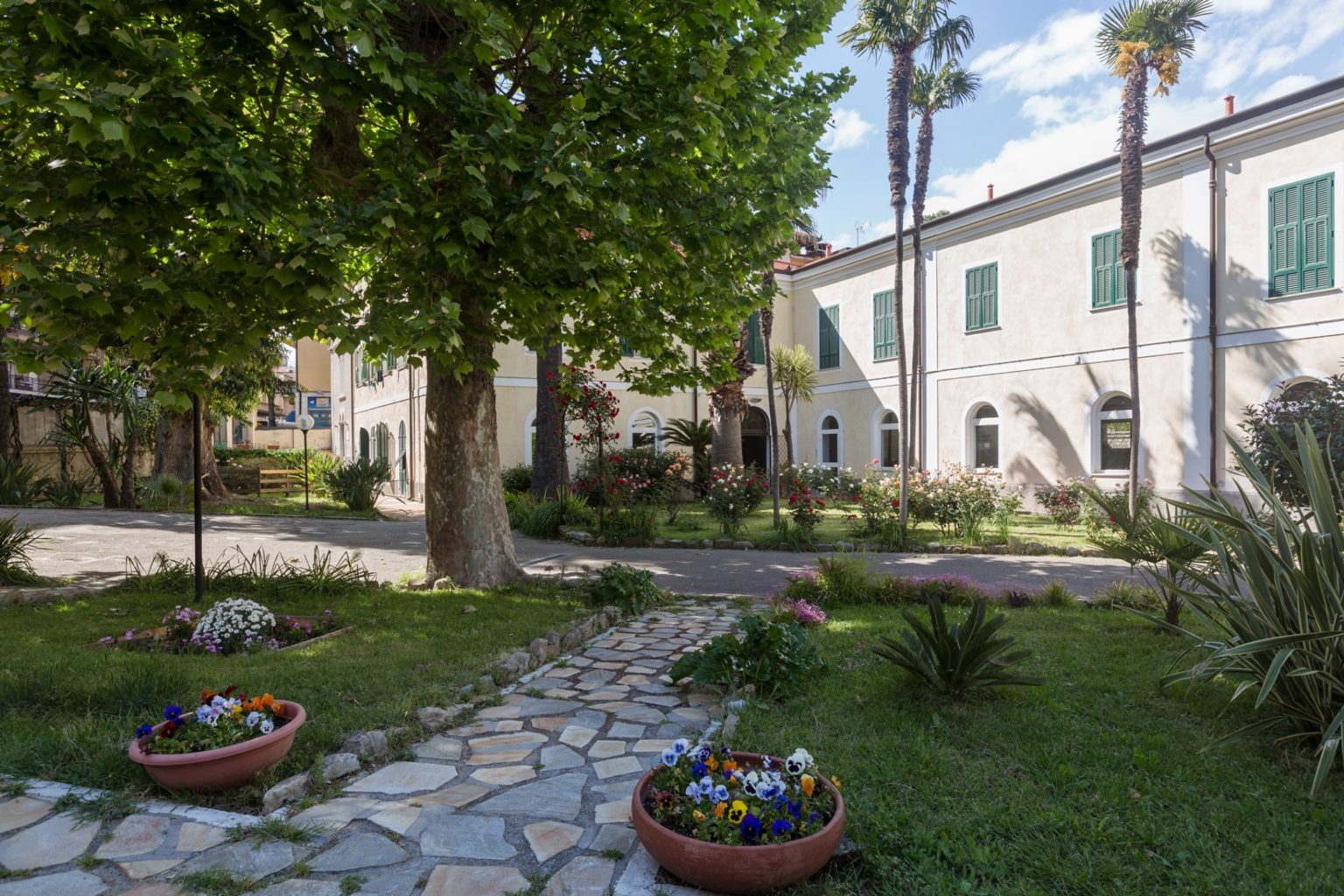 Hospitality in the service of solidarity: the Health projects of the ...